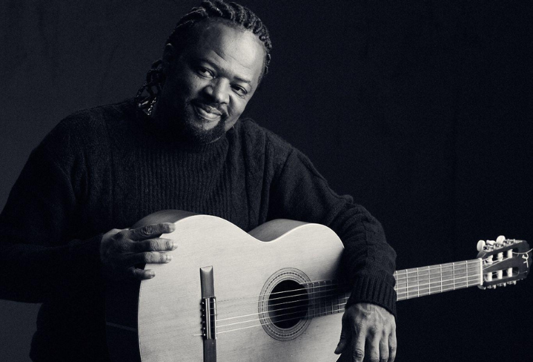 Xande de Pilares divulga datas da turnê “Xande Canta Caetano”; estreia ...